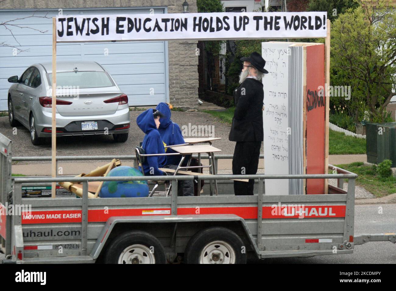 Hasidic Jews hold a vehicle parade through a Jewish neighbourhood to ...