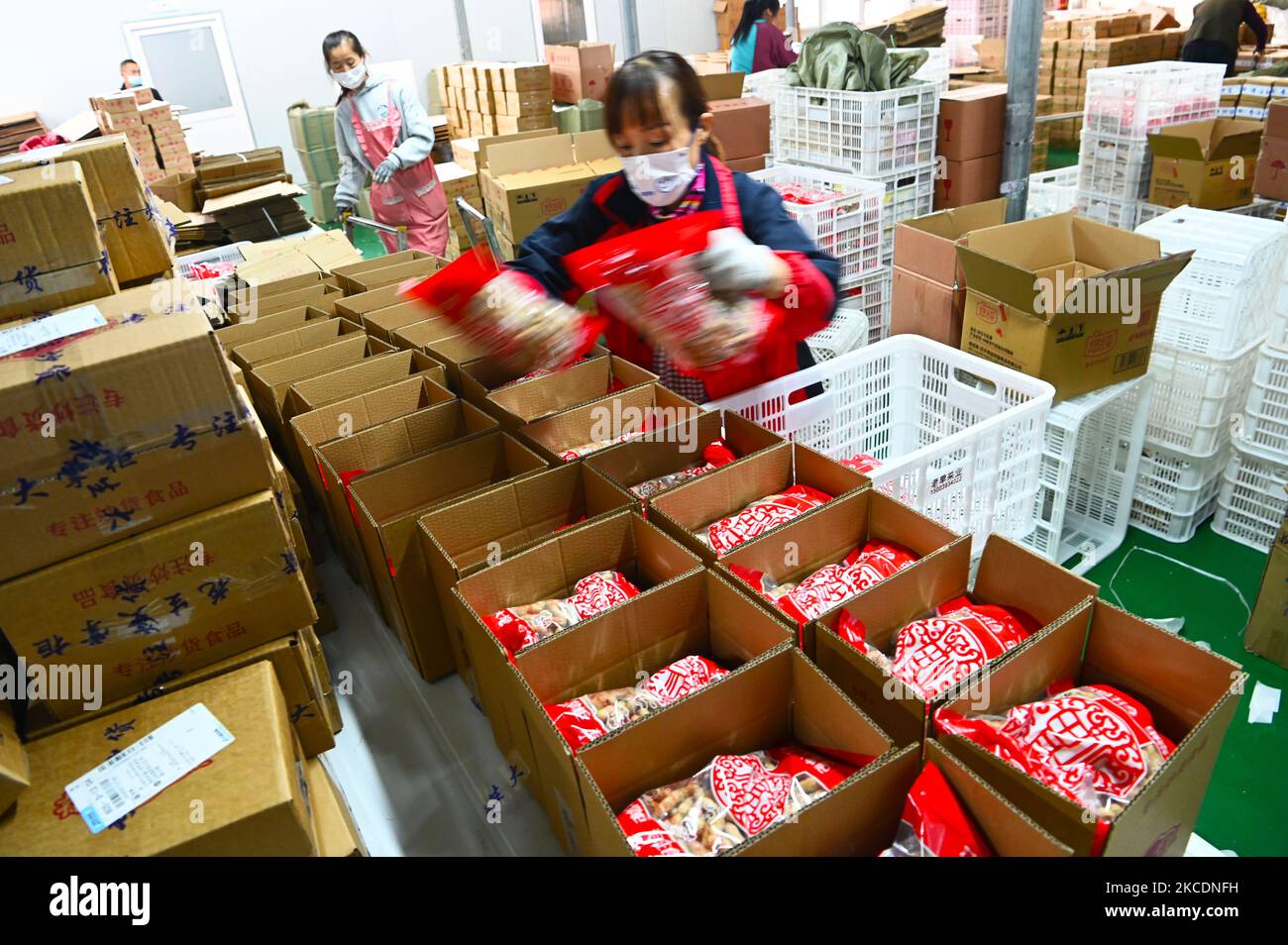 LIAOCHENG, CHINA - NOVEMBER 4, 2022 - Staff sort, package and send ...