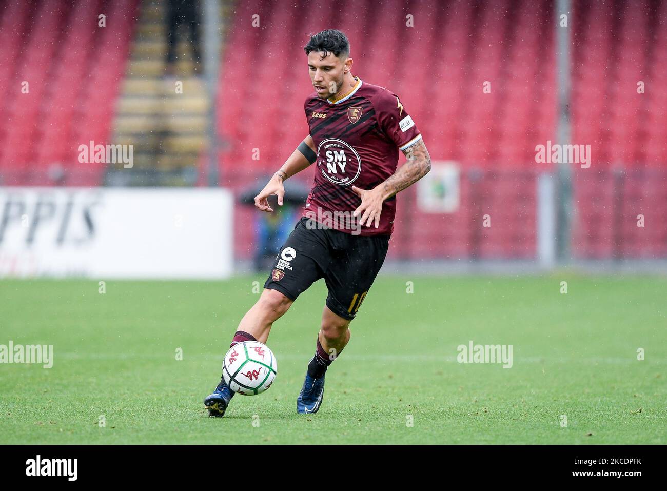 Emanuele cicerelli of us salernitana hi-res stock photography and ...
