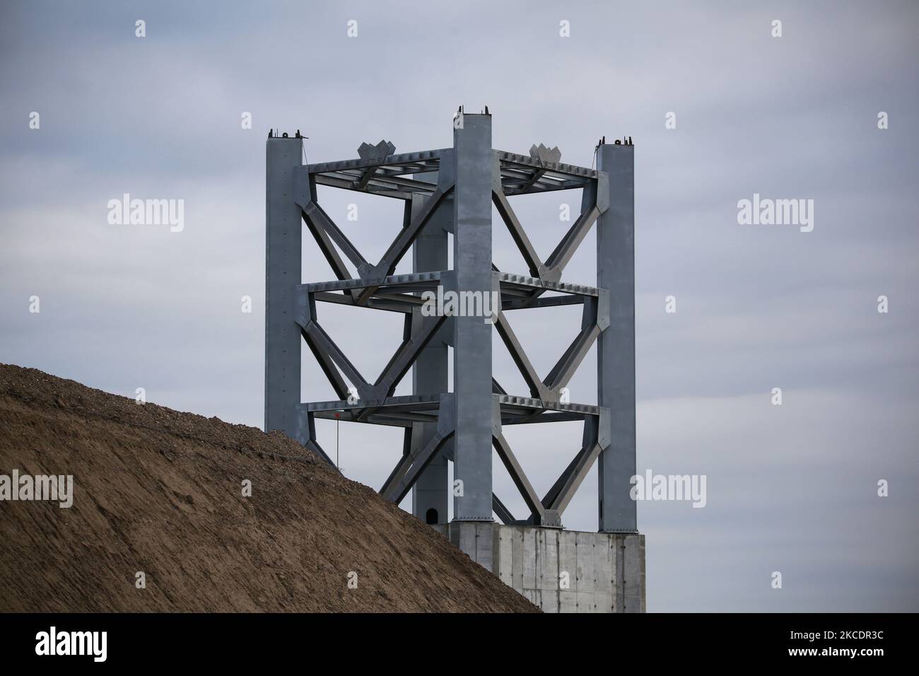 The integration tower takes shape at SpaceX's South Texas Launch Site ...