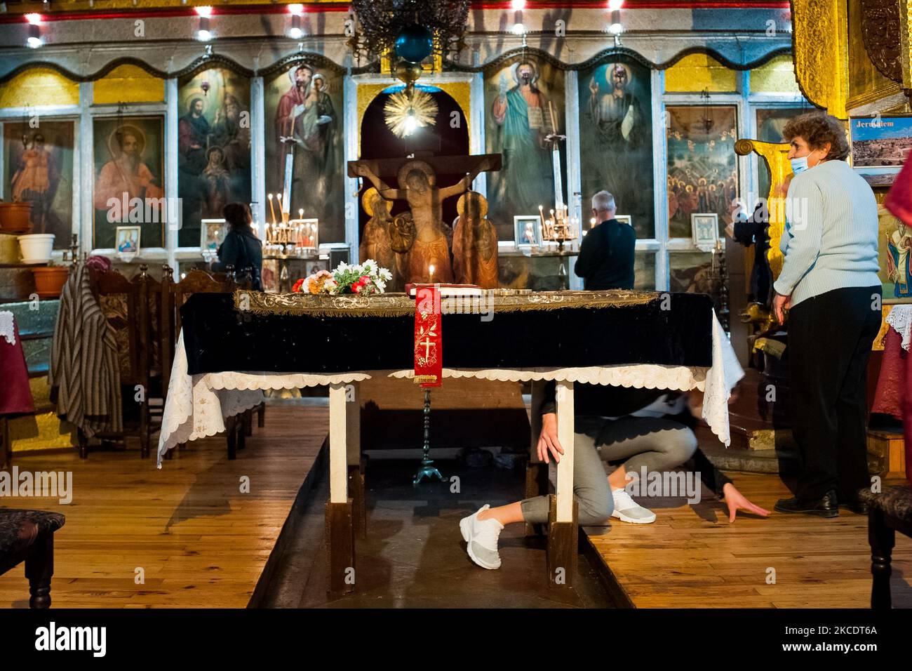 Worshippers are walking under a table with the Epitaphios ("winding ...