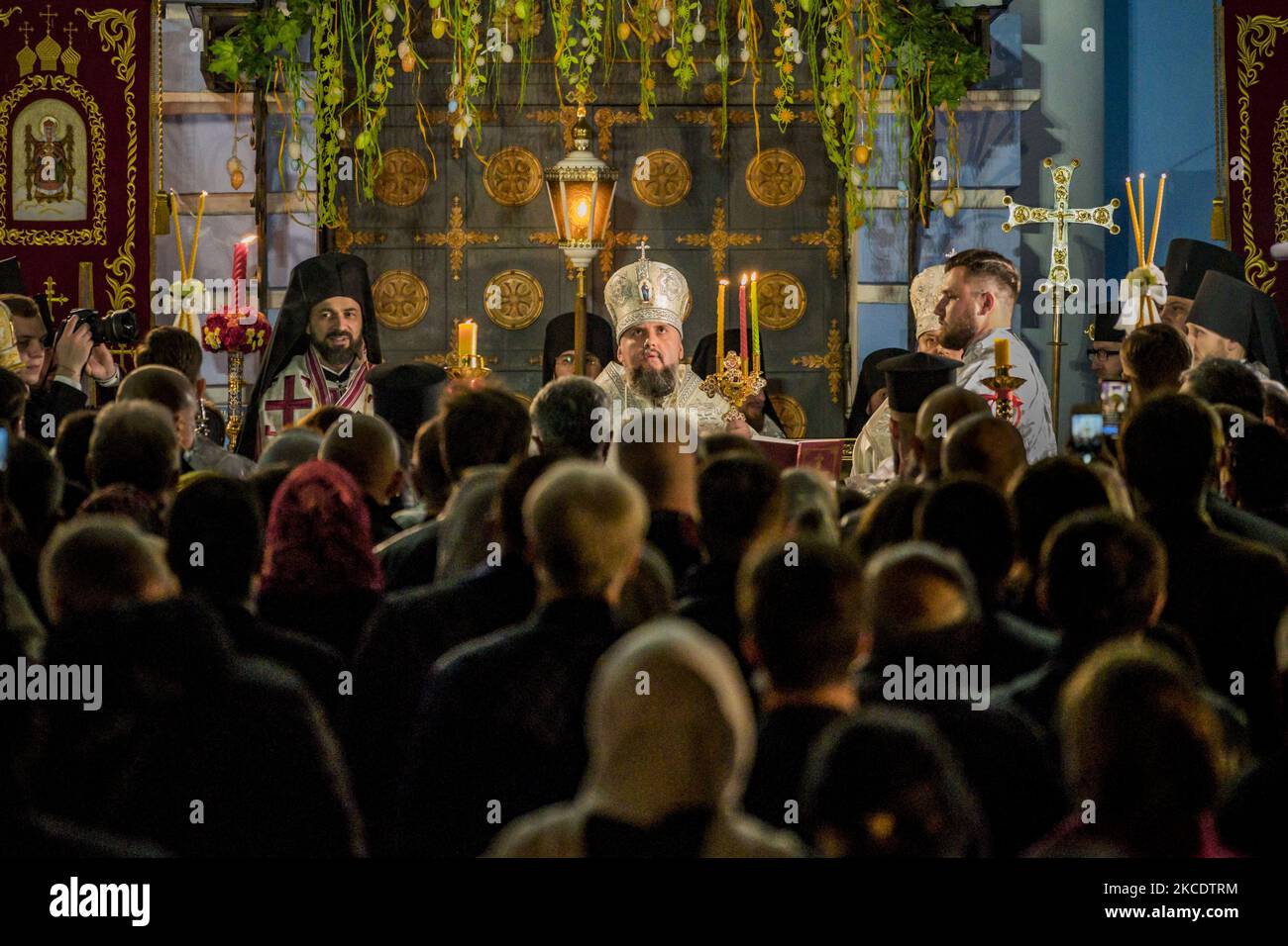 Metropolitan Epiphanius I blesses the orthodox congregation in the ...