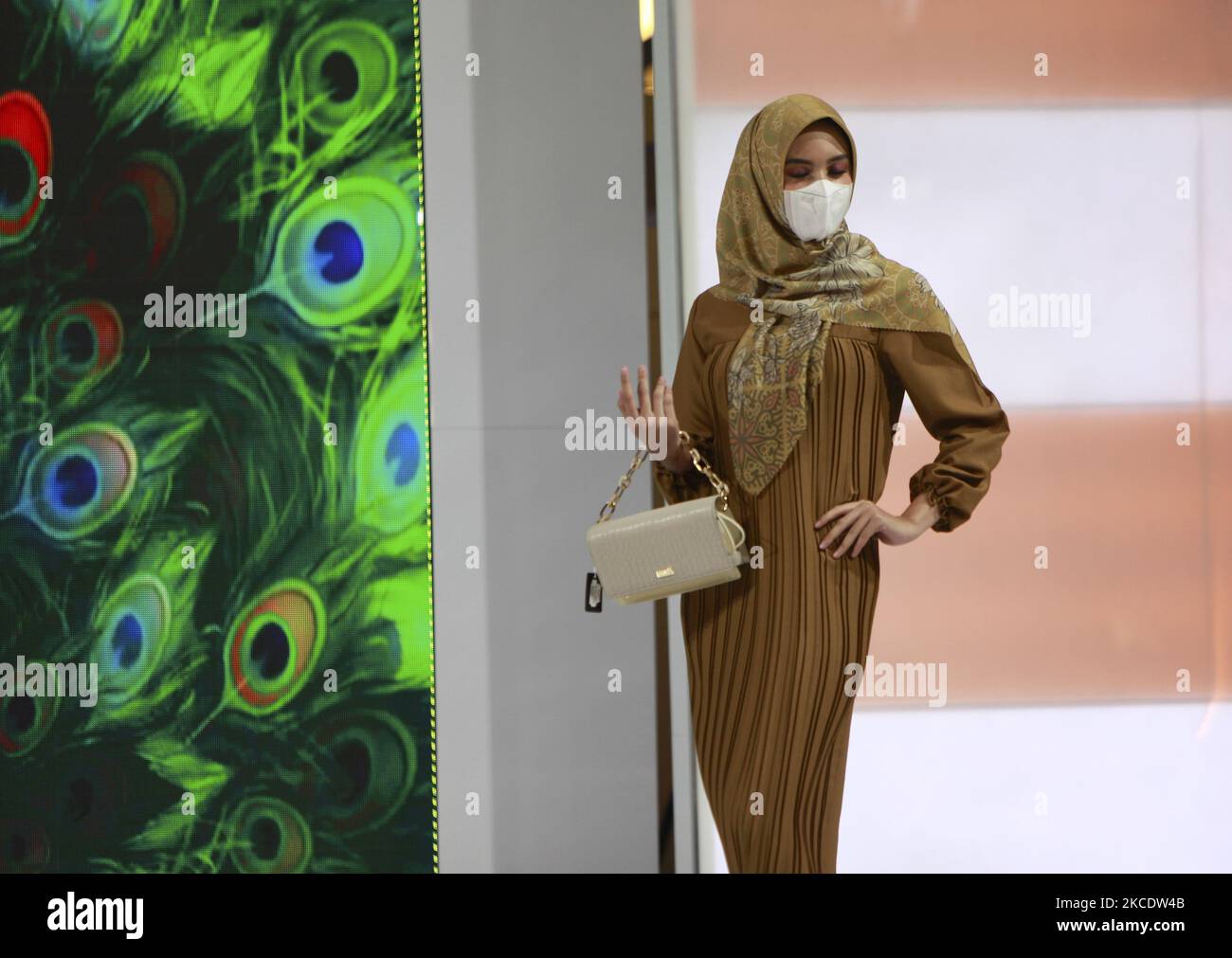 A model presents on the catwalk a creation of Indonesian fashion outfit ...