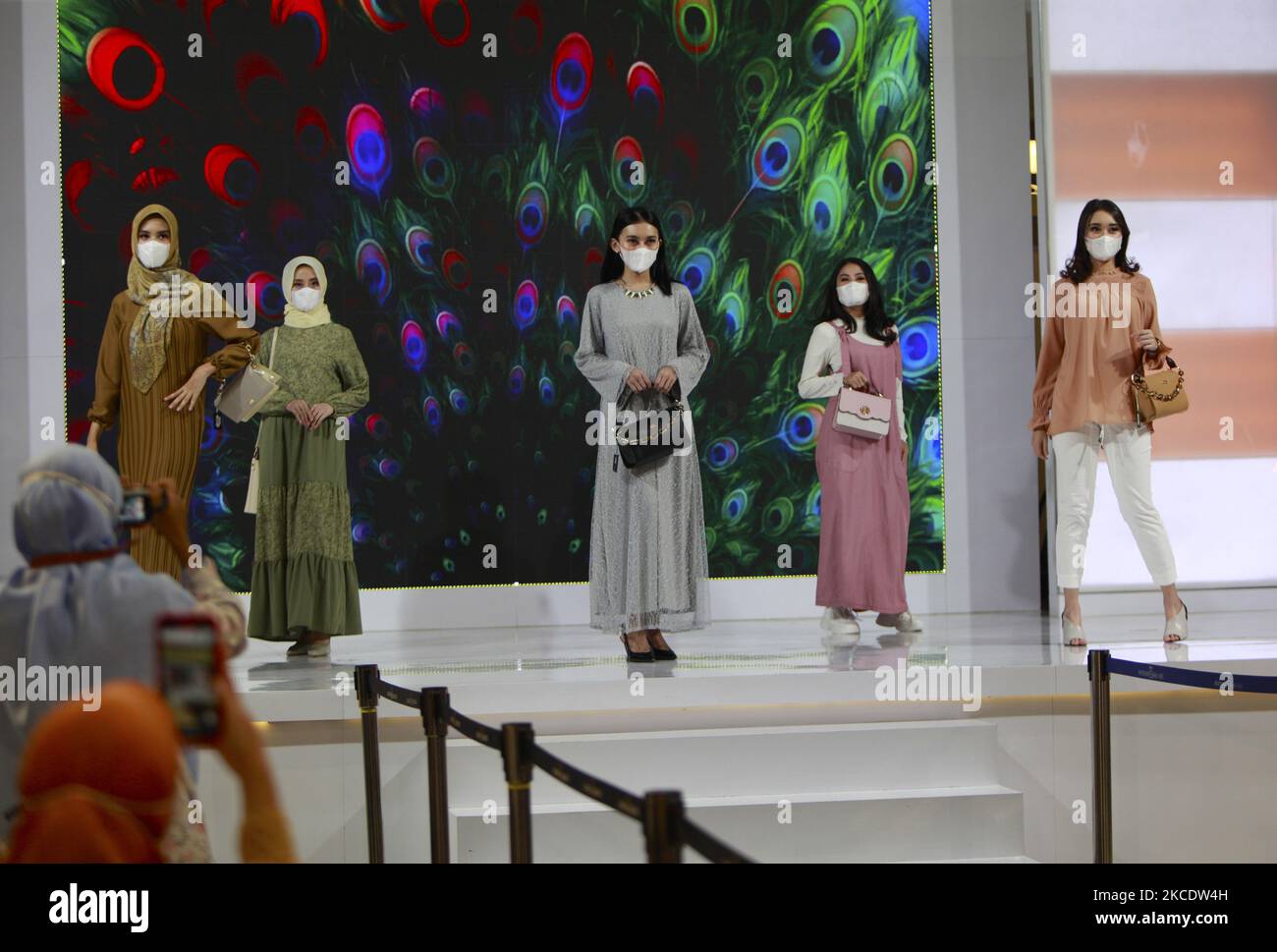 Models present creations by Indonesian fashion outfit during Ramadan ...