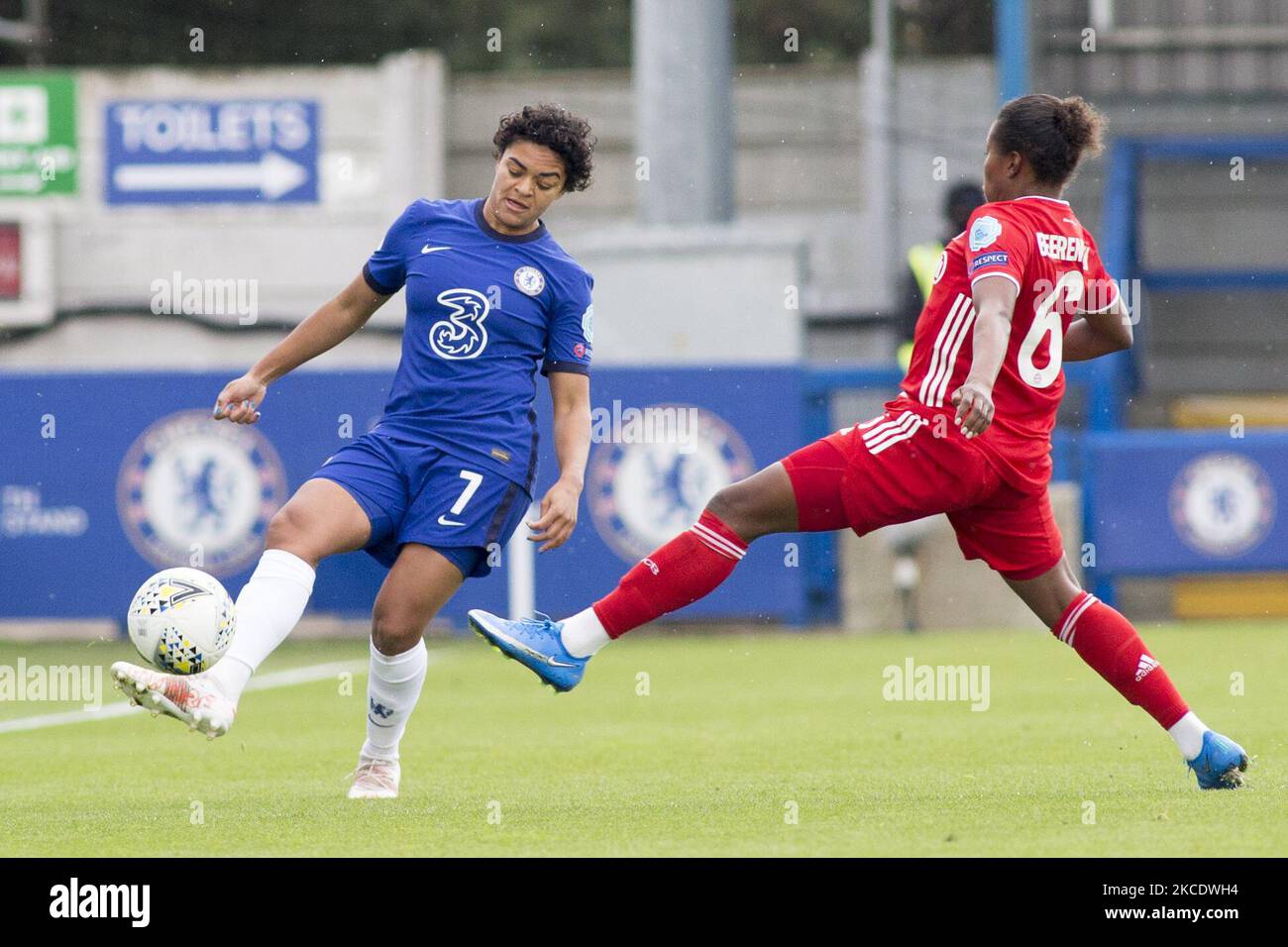 Jessica Carter (Chelsea FC) controls the ball during the 2020-21 UEFA ...