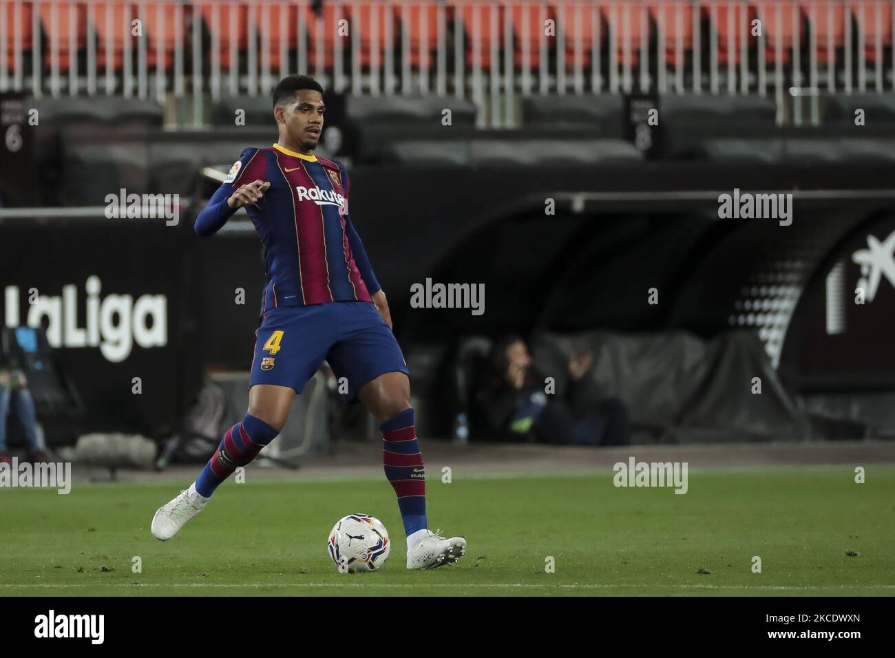 Fc barcelonas midfielder ronald araujo hi-res stock photography and ...