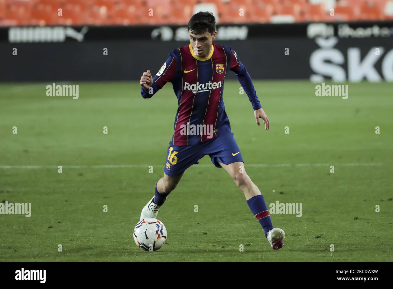 Pedri mestalla stadium hi-res stock photography and images - Alamy