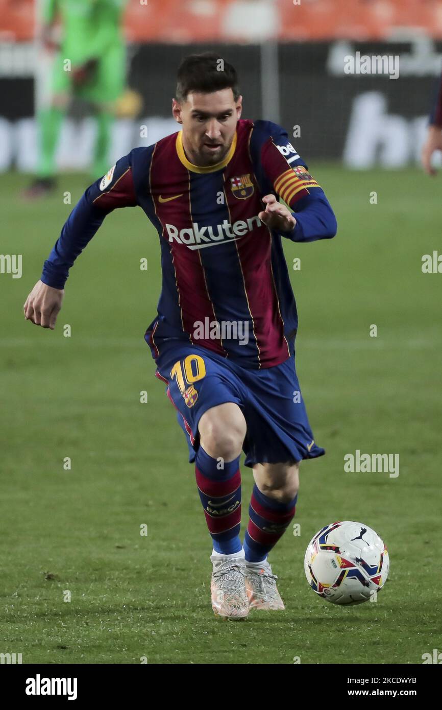 Fc barcelonas forward lionel messi hi-res stock photography and images ...
