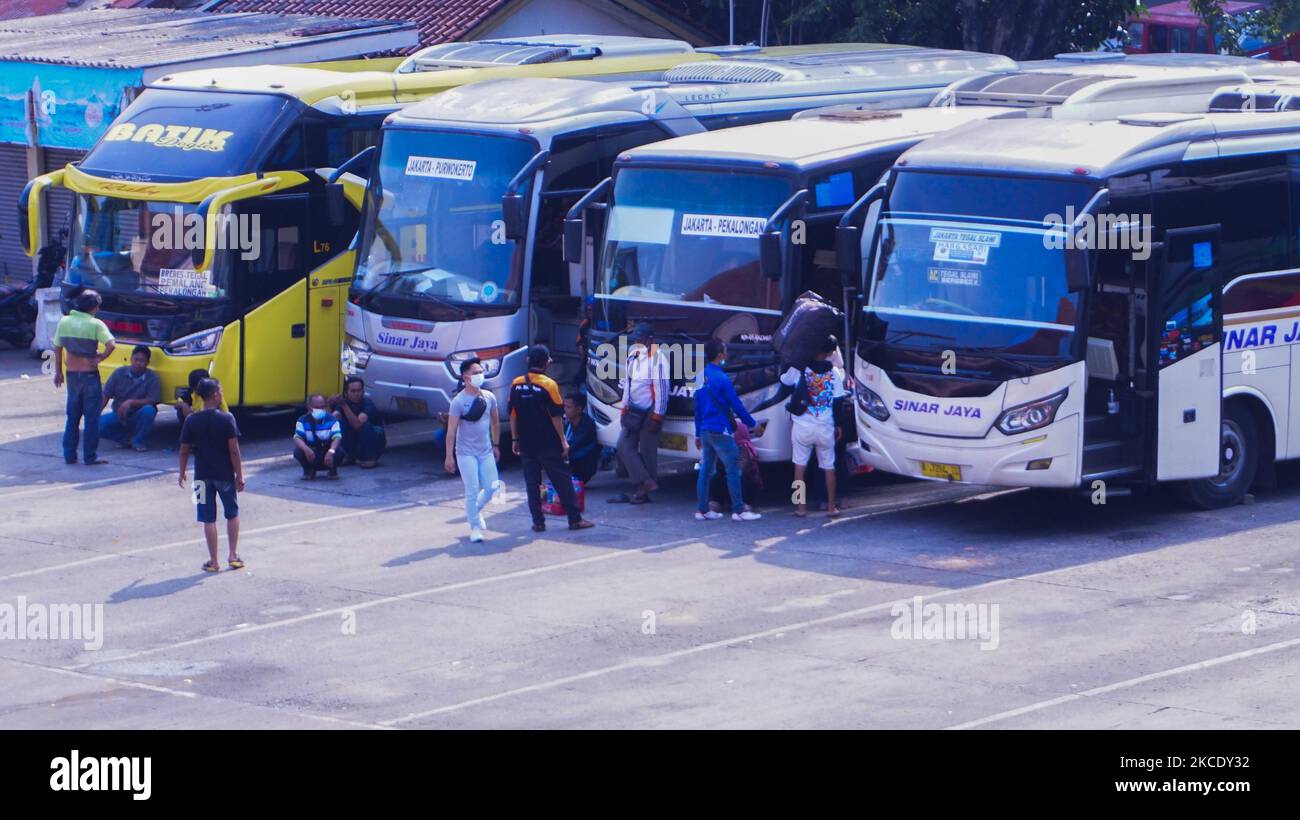 6 wheel bus hi-res stock photography and images - Alamy