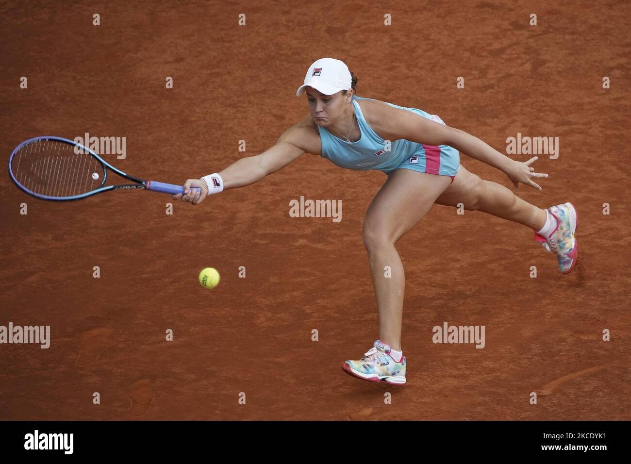 Barty iga swiatek madrid hi-res stock photography and images - Alamy