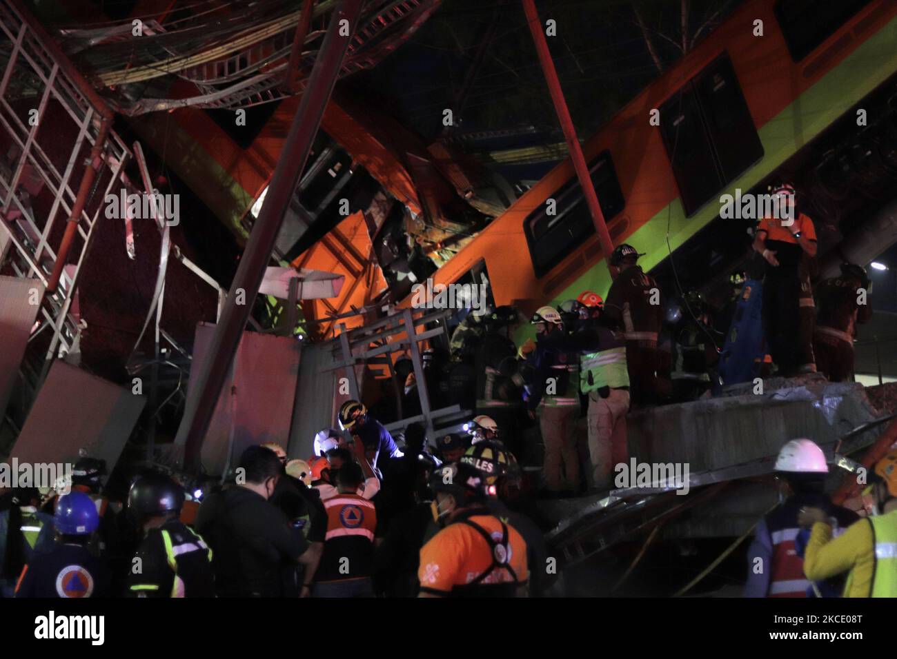 Collapse of a structure of Metro Line 12 in Mexico City between Tezonco ...