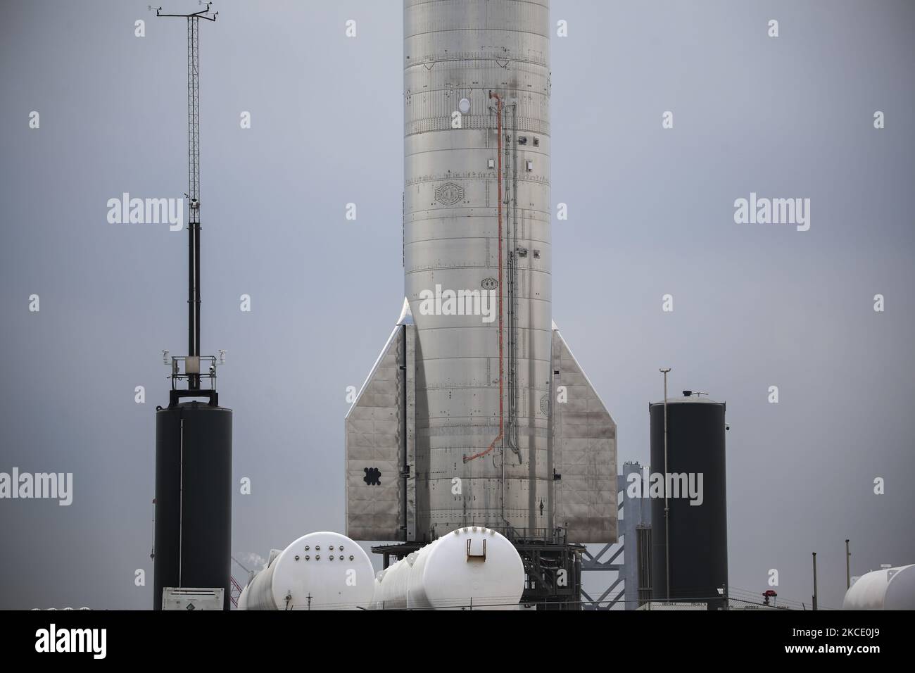 SpaceX Starship SN15 with its fins untied and open on May 4th, 2021, in ...