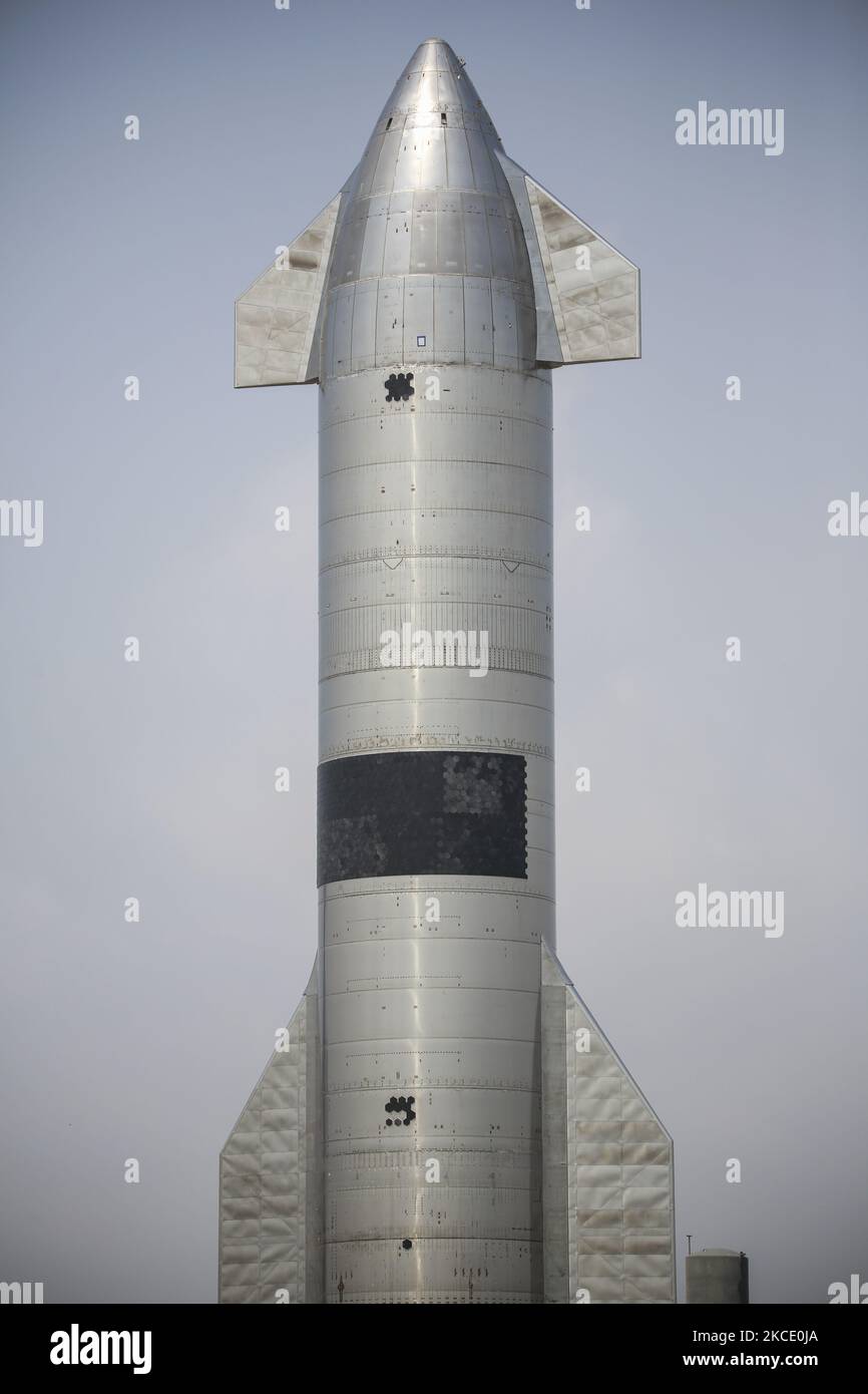 SpaceX Starship SN15 with its fins untied and open on May 4th, 2021, in ...