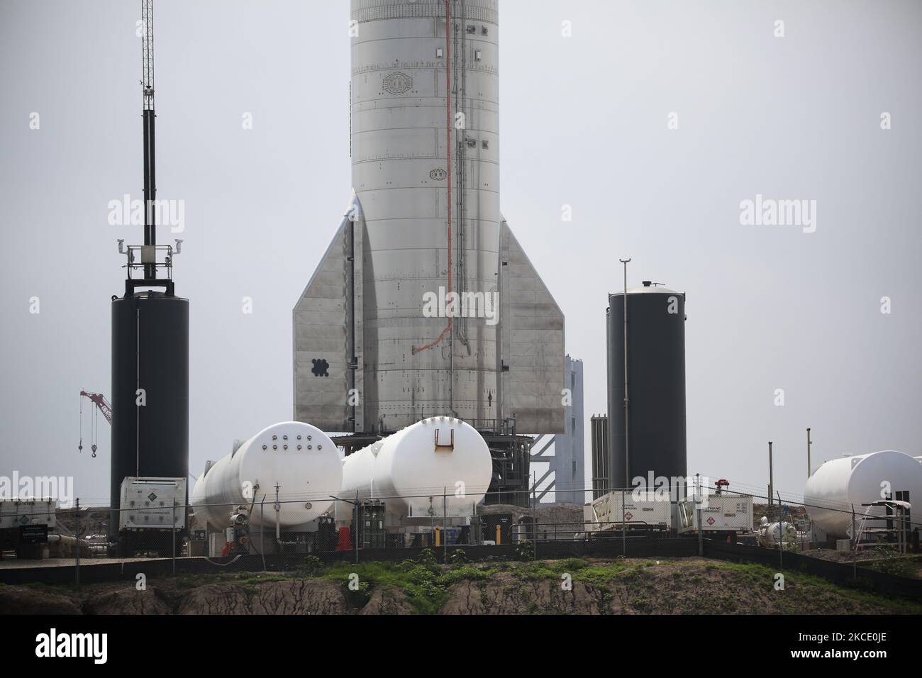 SpaceX Starship SN15 with its fins untied and open on May 4th, 2021, in ...