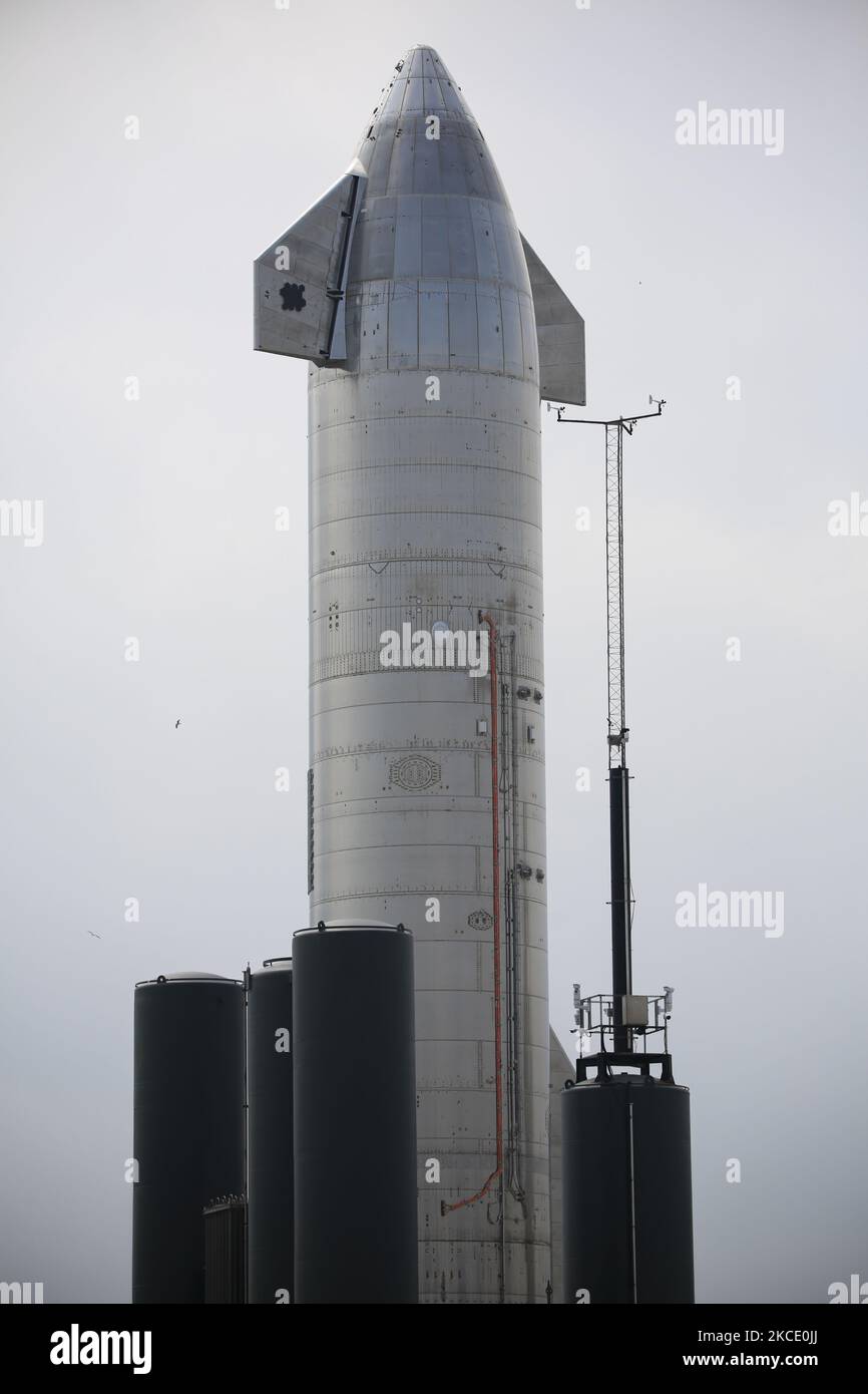 SpaceX Starship SN15 with its fins untied and open on May 4th, 2021, in ...