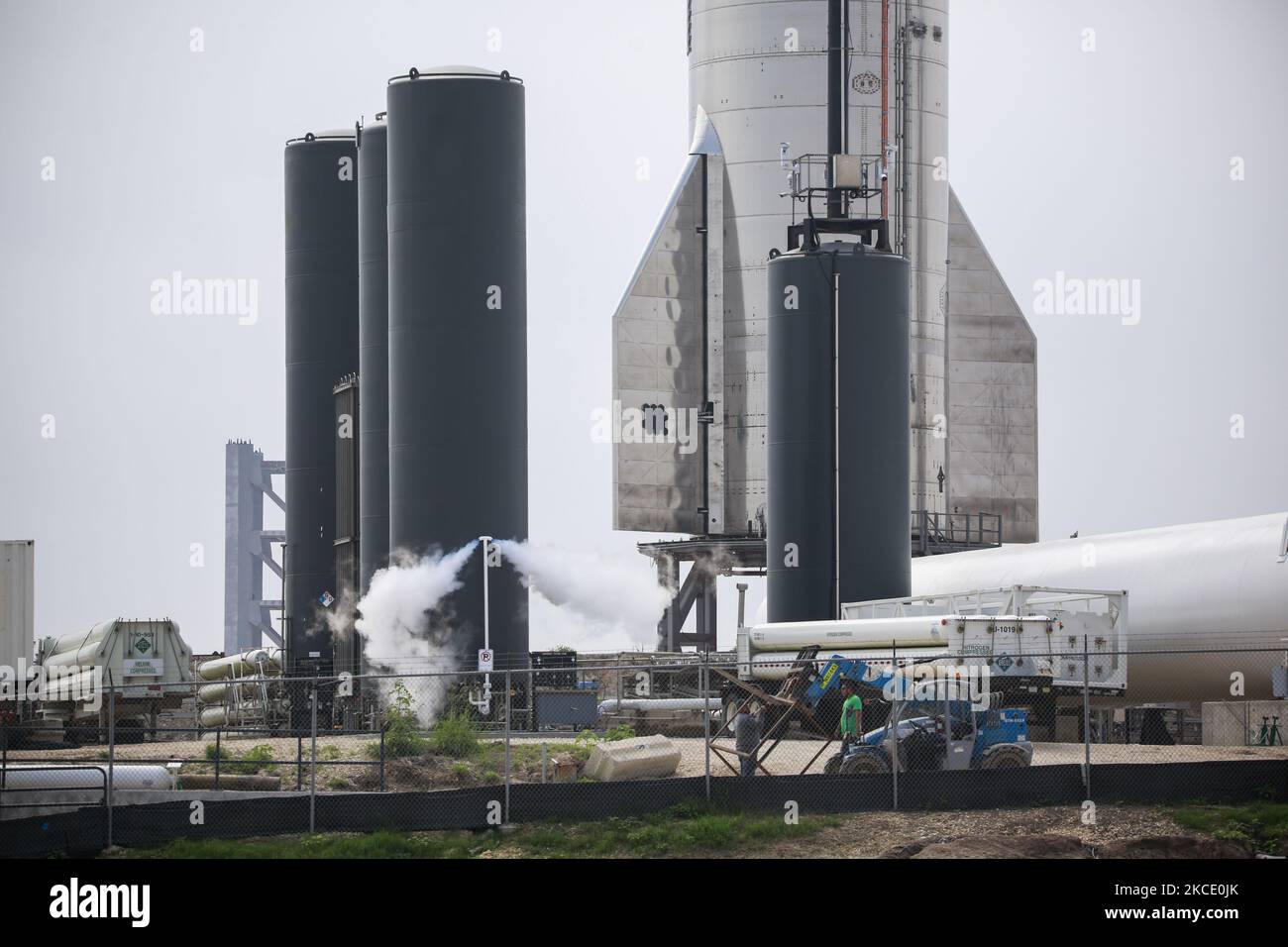 SpaceX Starship SN15 with its fins untied and open on May 4th, 2021, in ...