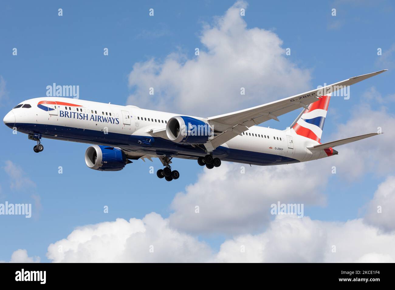 A British Airways Boeing 787 landing at London Heathrow Airport ...
