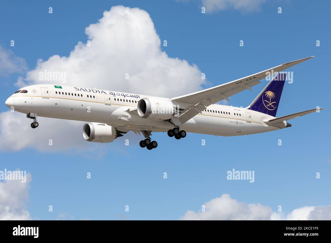 A Saudi Arabian Airlines Boeing 787 landing at London Heathrow Airport ...