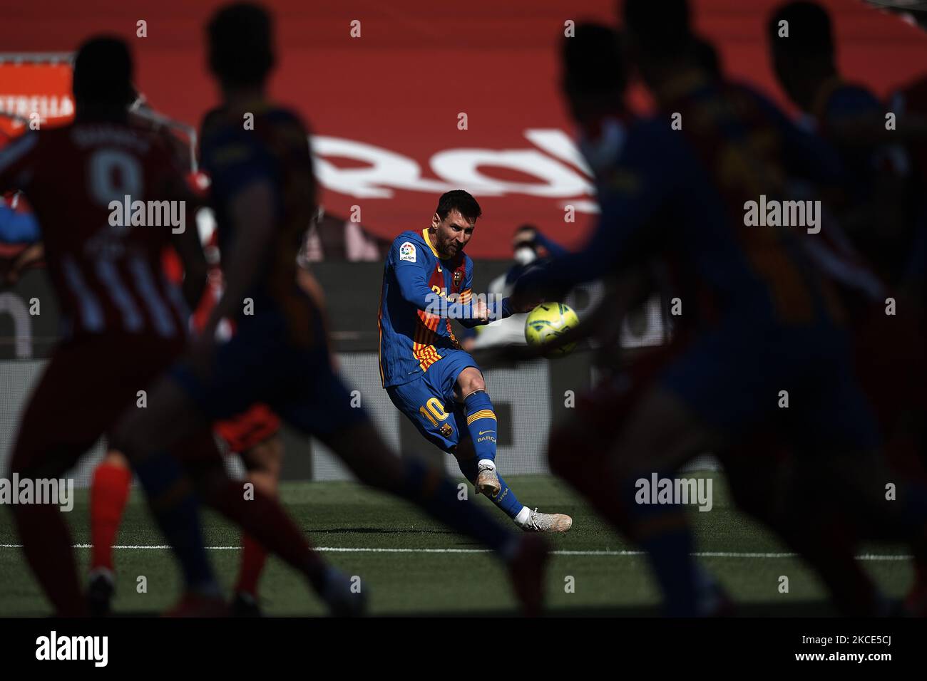 Lionel messi of barcelona shooting hi-res stock photography and images ...