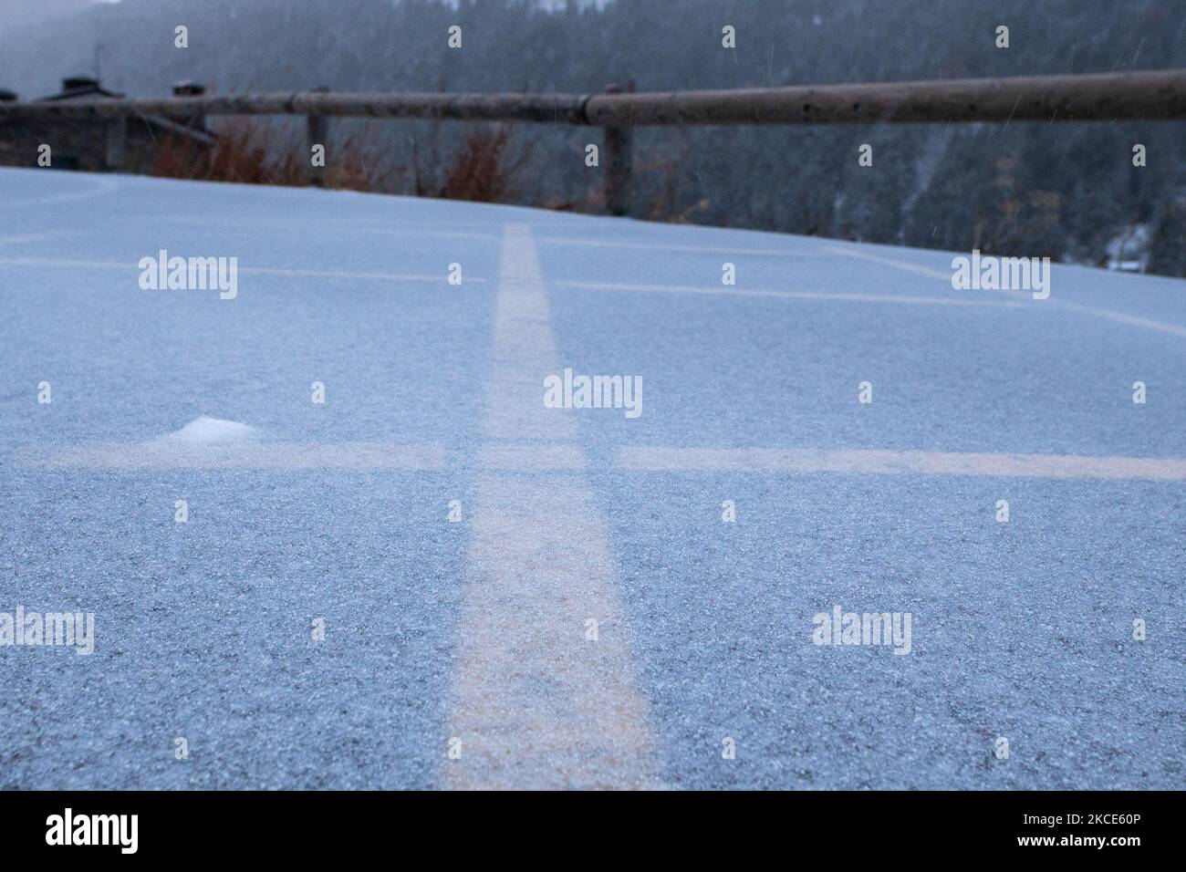 Snow flakes on black backdrop hi-res stock photography and images - Alamy