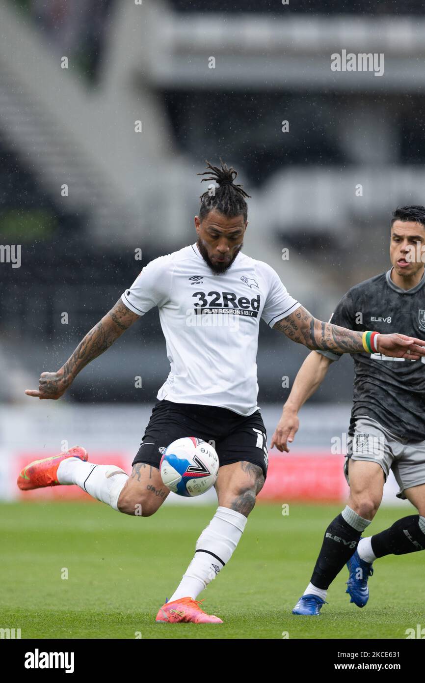 Colin Kazim-Richards of Derby County shoots during the Sky Bet ...