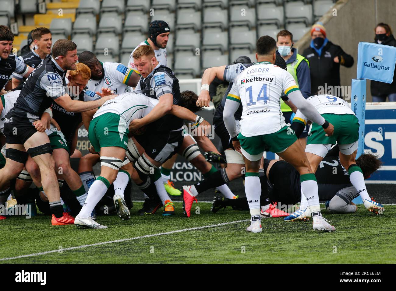 George McGuigan of Newcastle Falcons (2) scores his second try during ...