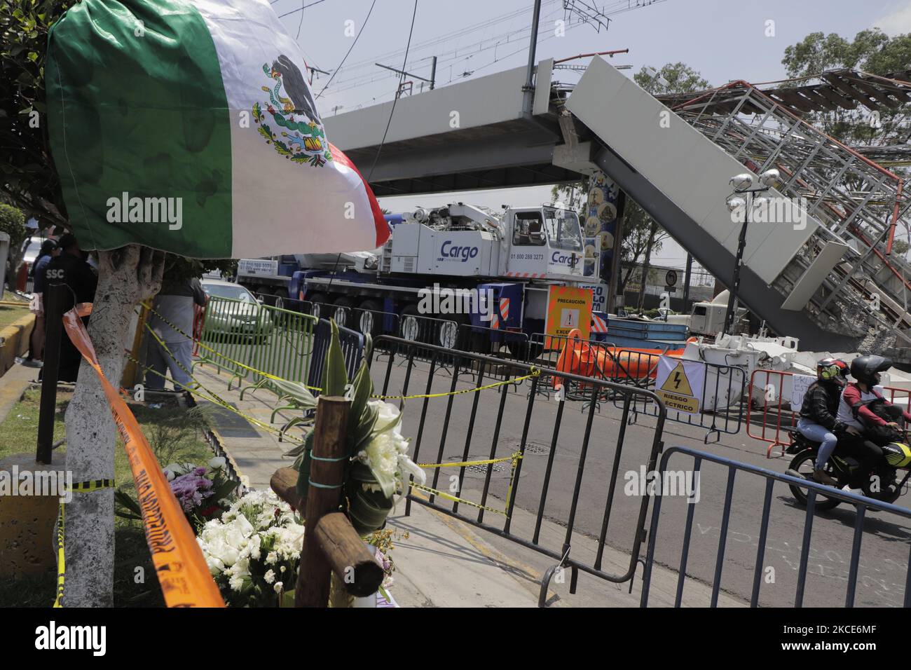 Emergency zone where on Monday night, May 3, a column collapsed between ...