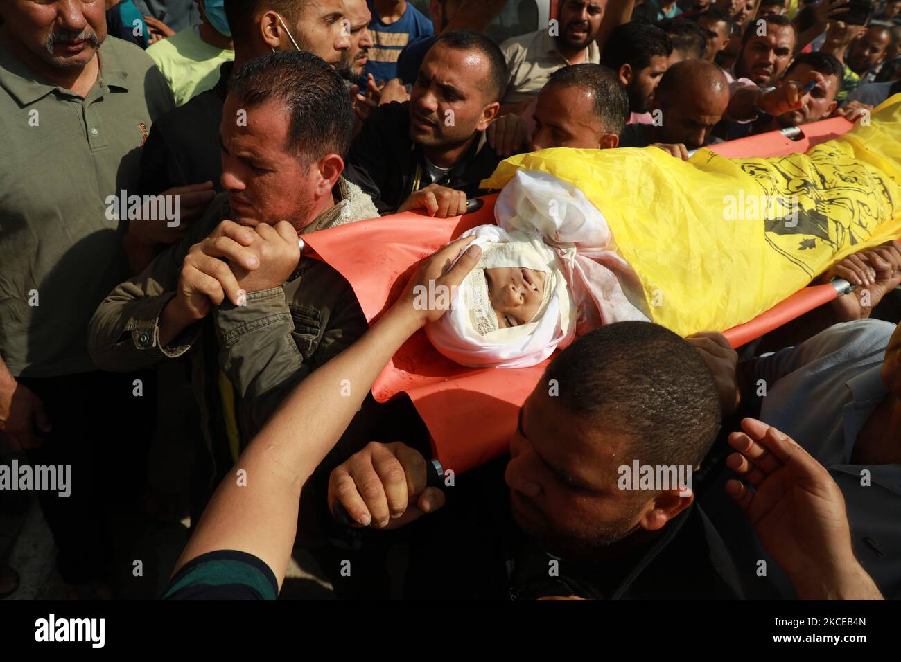 (EDITORS NOTE: Image depicts death.) Palestinian mourners carry the ...