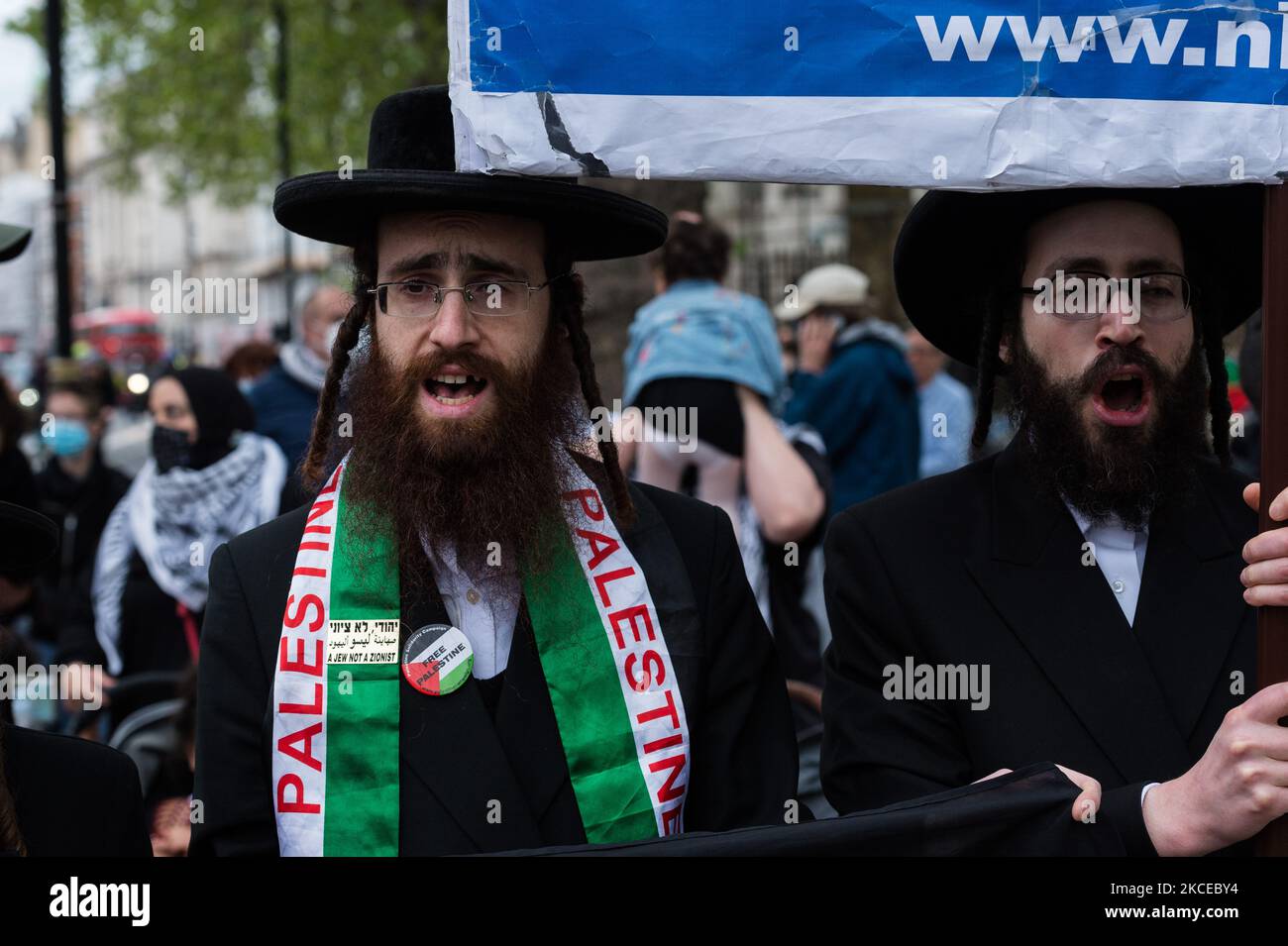Group of neturei karta orthodox jews hi-res stock photography and ...