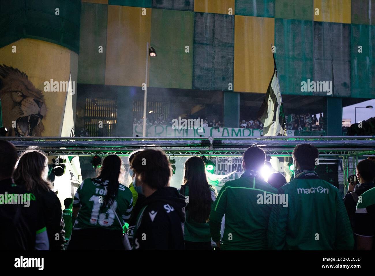 Sporting football team and thousands of fans celebrate the Portuguese ...