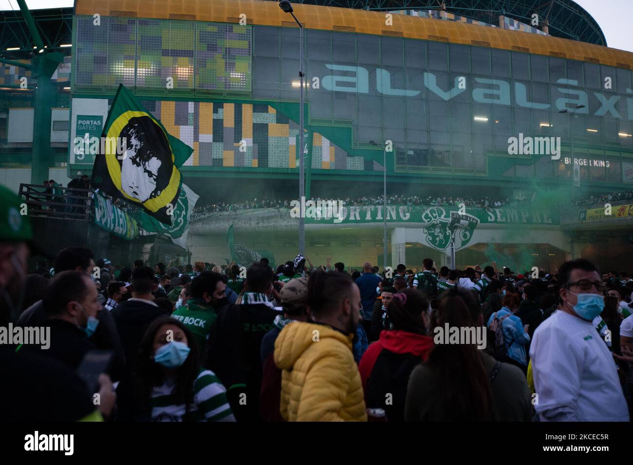Sporting football team and thousands of fans celebrate the Portuguese ...