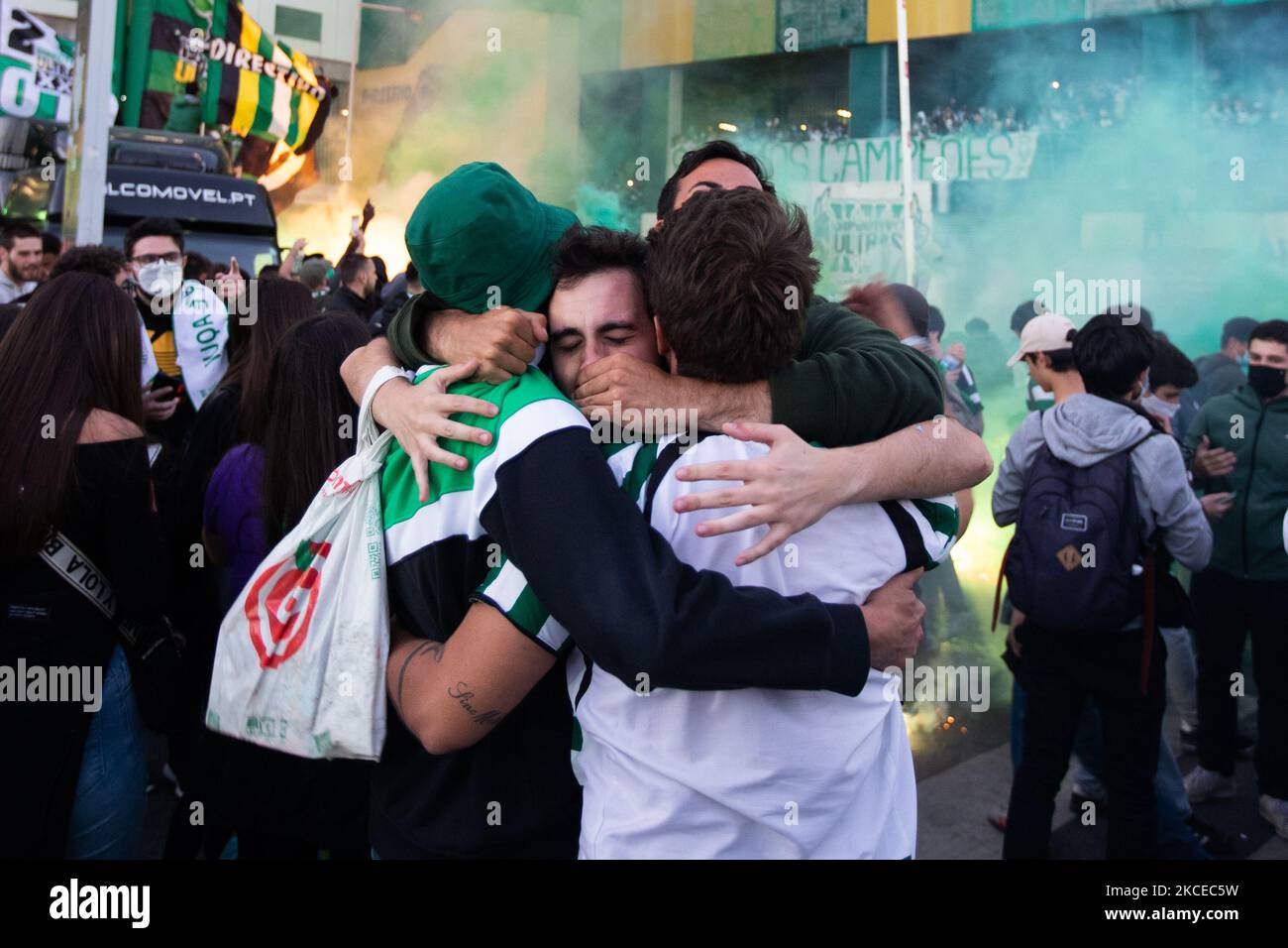 Sporting football team and thousands of fans celebrate the Portuguese ...