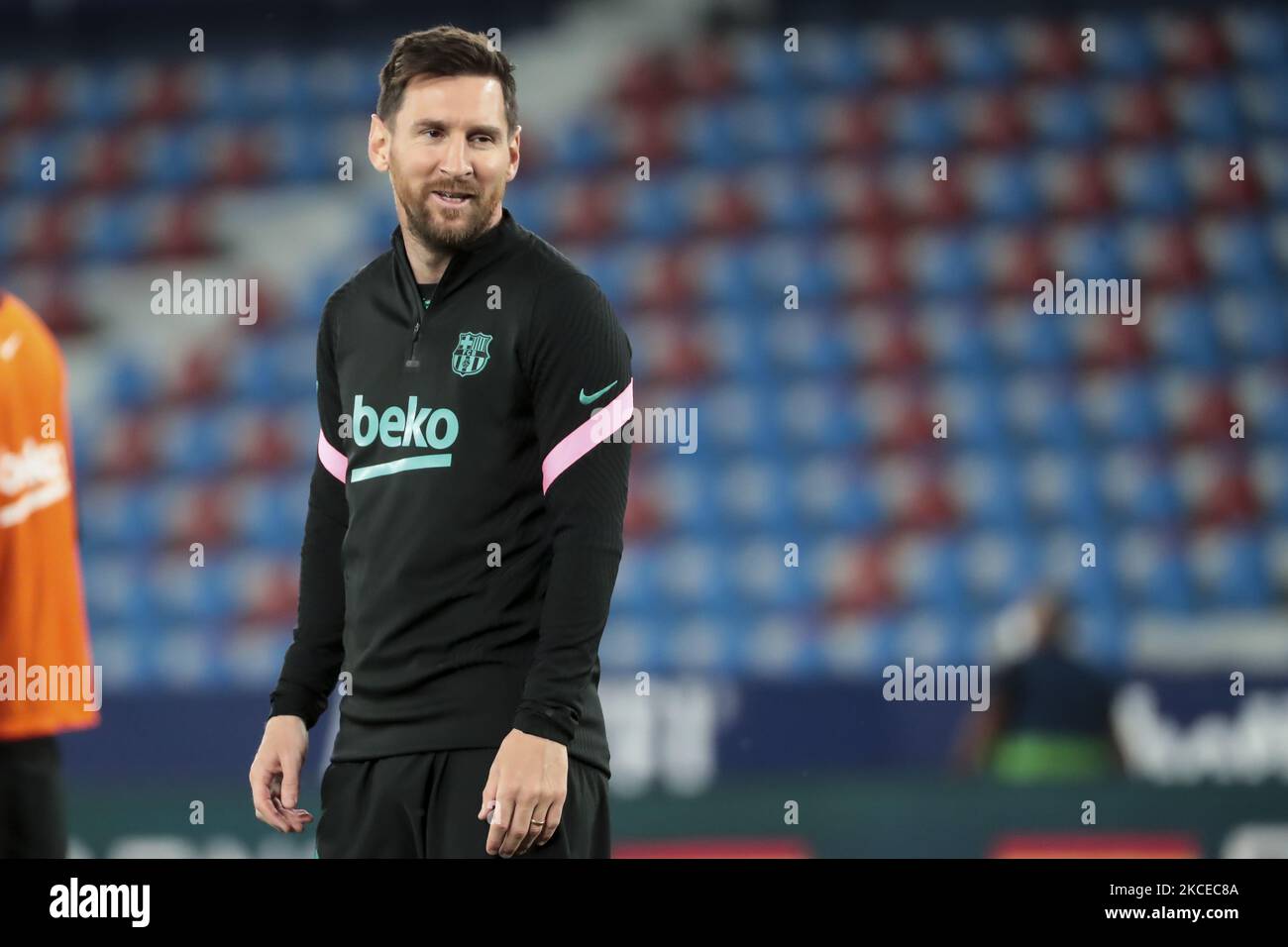 Lionel messi warm up hi-res stock photography and images - Alamy