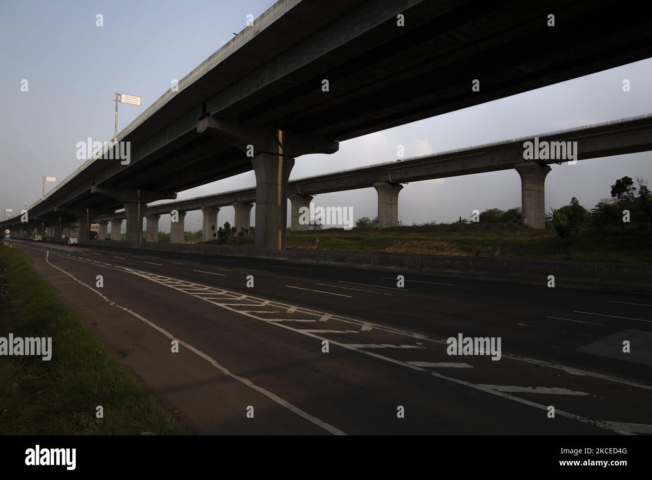 Empty toll hi-res stock photography and images - Alamy