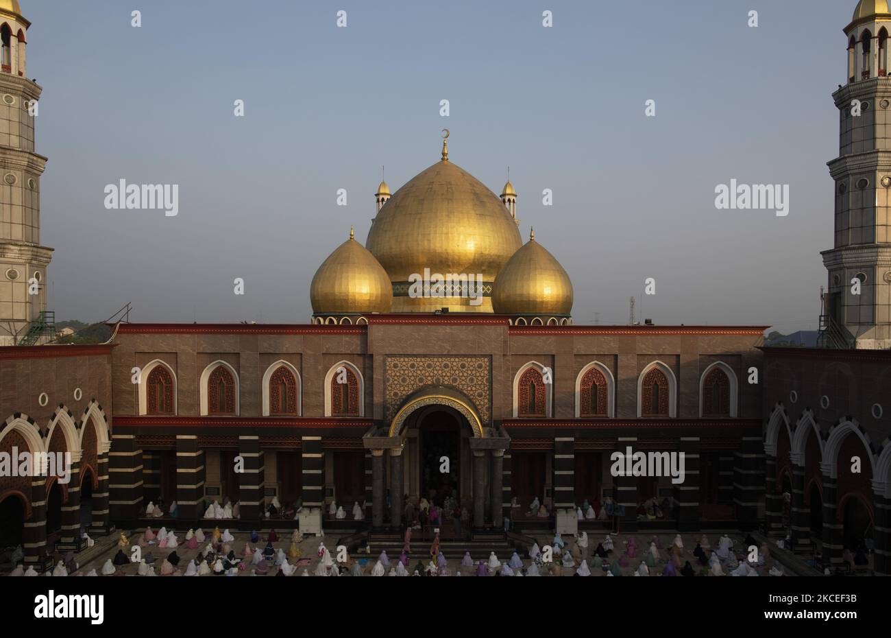 People during the Eid al-Fitr prayer at the Golden Mosque, in Depok ...