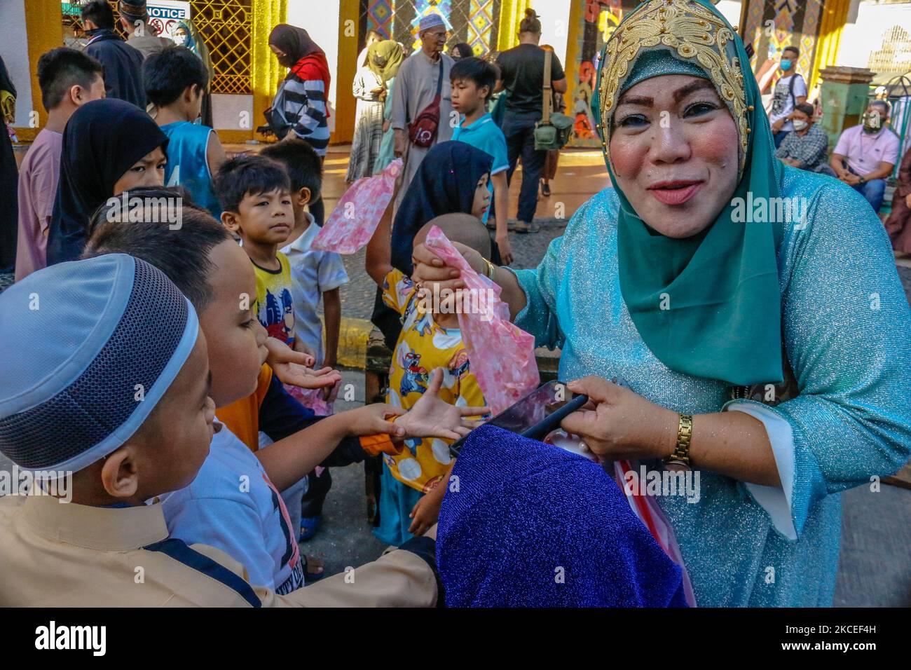 Filipino Muslims are celebrating the closing of Ramadan in Golden ...
