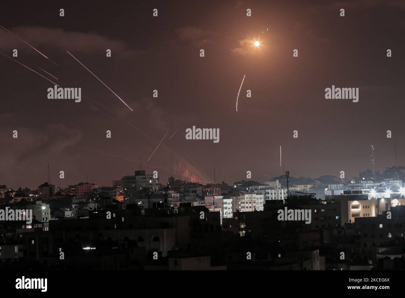 Israel gaza war sky hi-res stock photography and images - Alamy