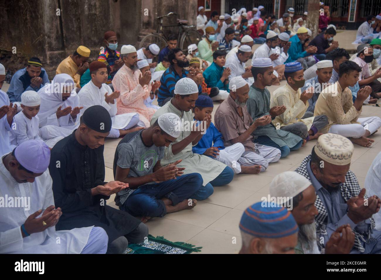 Muslims in Bangladesh are praying without following health safety rules ...
