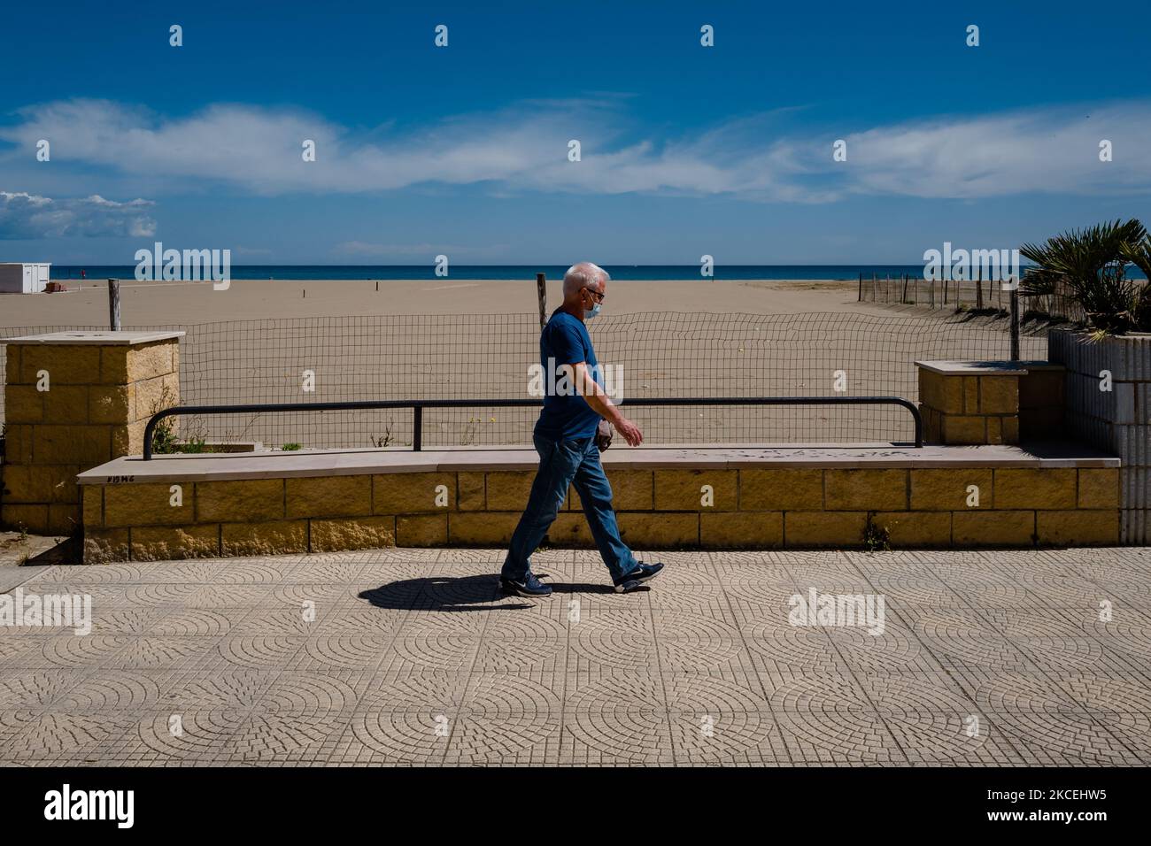 Managers of bathing beaches hi-res stock photography and images - Alamy