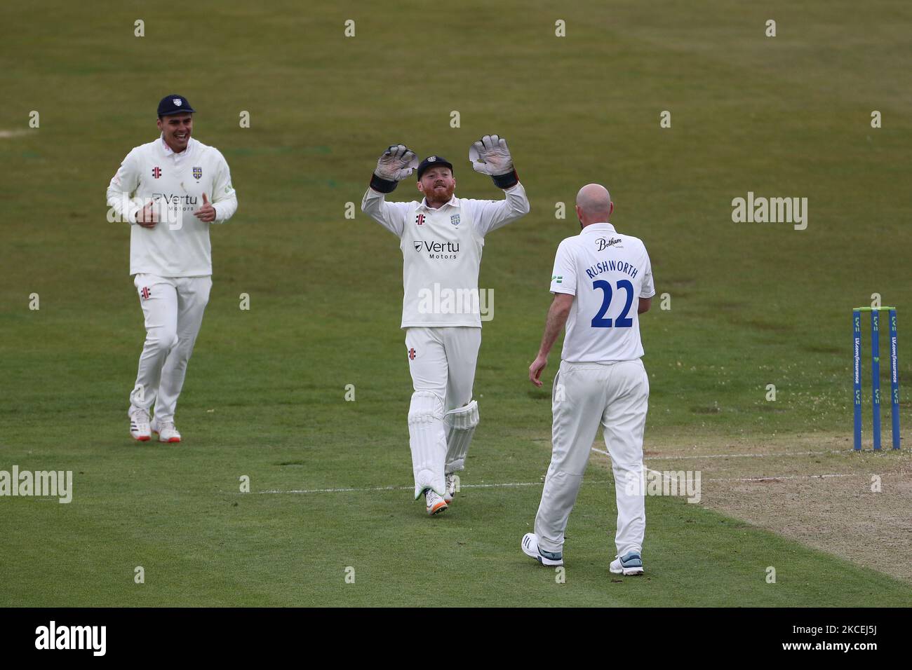 Durham's David Bedingham (L) and Stuart Poynter celebrates with Durham ...