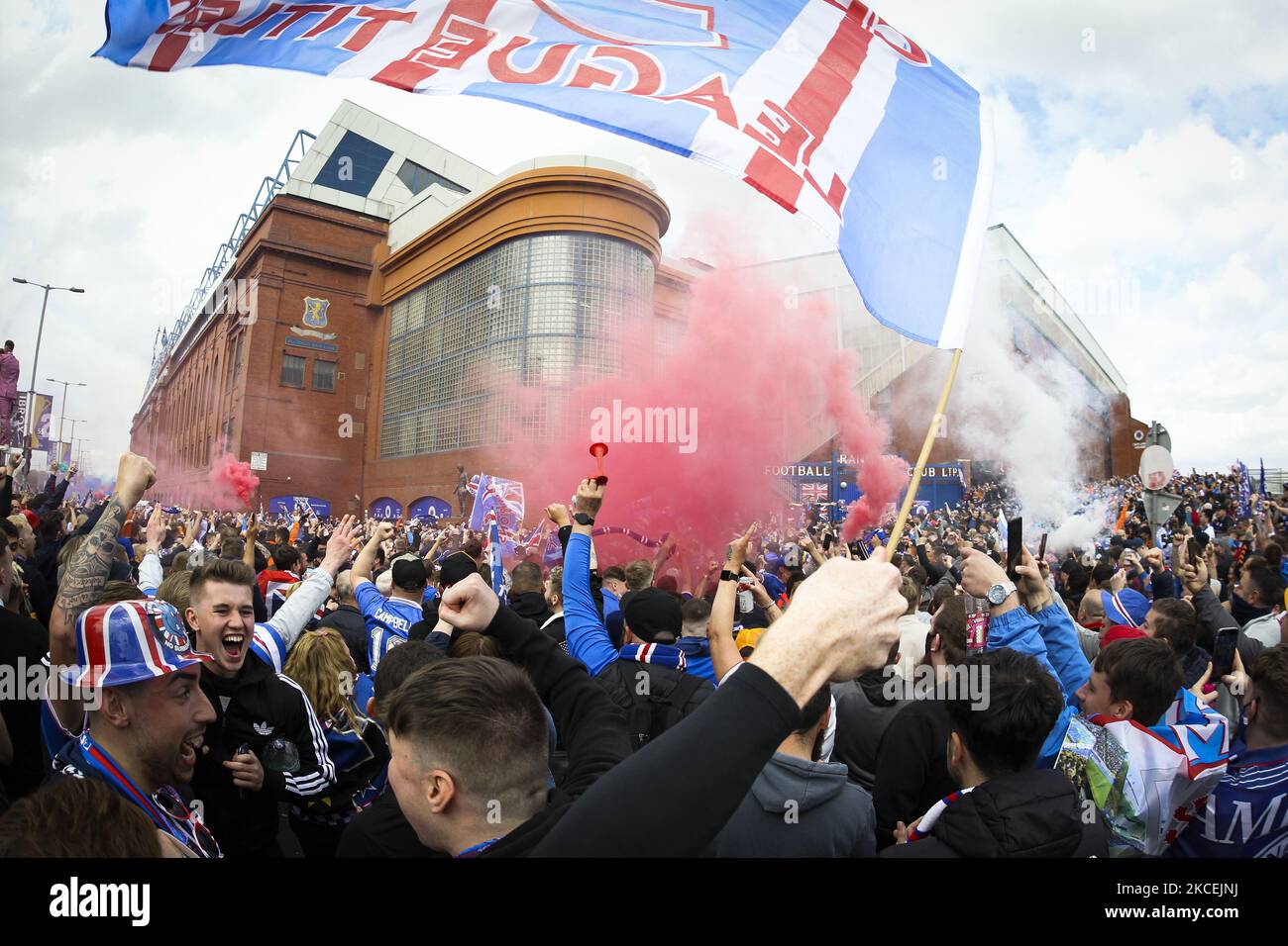 Rangers fans celebrate their club winning the Scottish Premiership for ...