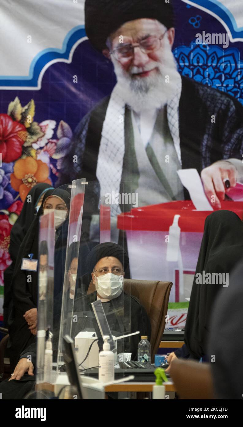 Portrait of irans supreme leader ayatollah ali khamenei hi-res stock ...