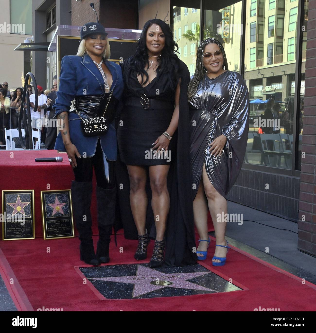 Los Angeles, USA. 04th Nov, 2022. Producer and DJ Spinderella (C) joins ...