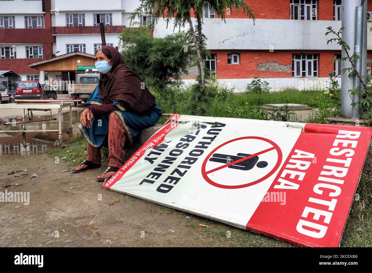 Restricted area hospital hi-res stock photography and images - Alamy
