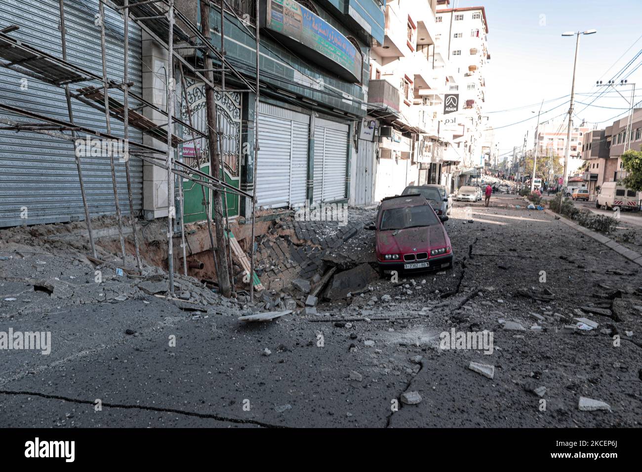 Large digging in the streets of Gaza as a result of the Israeli raids ...