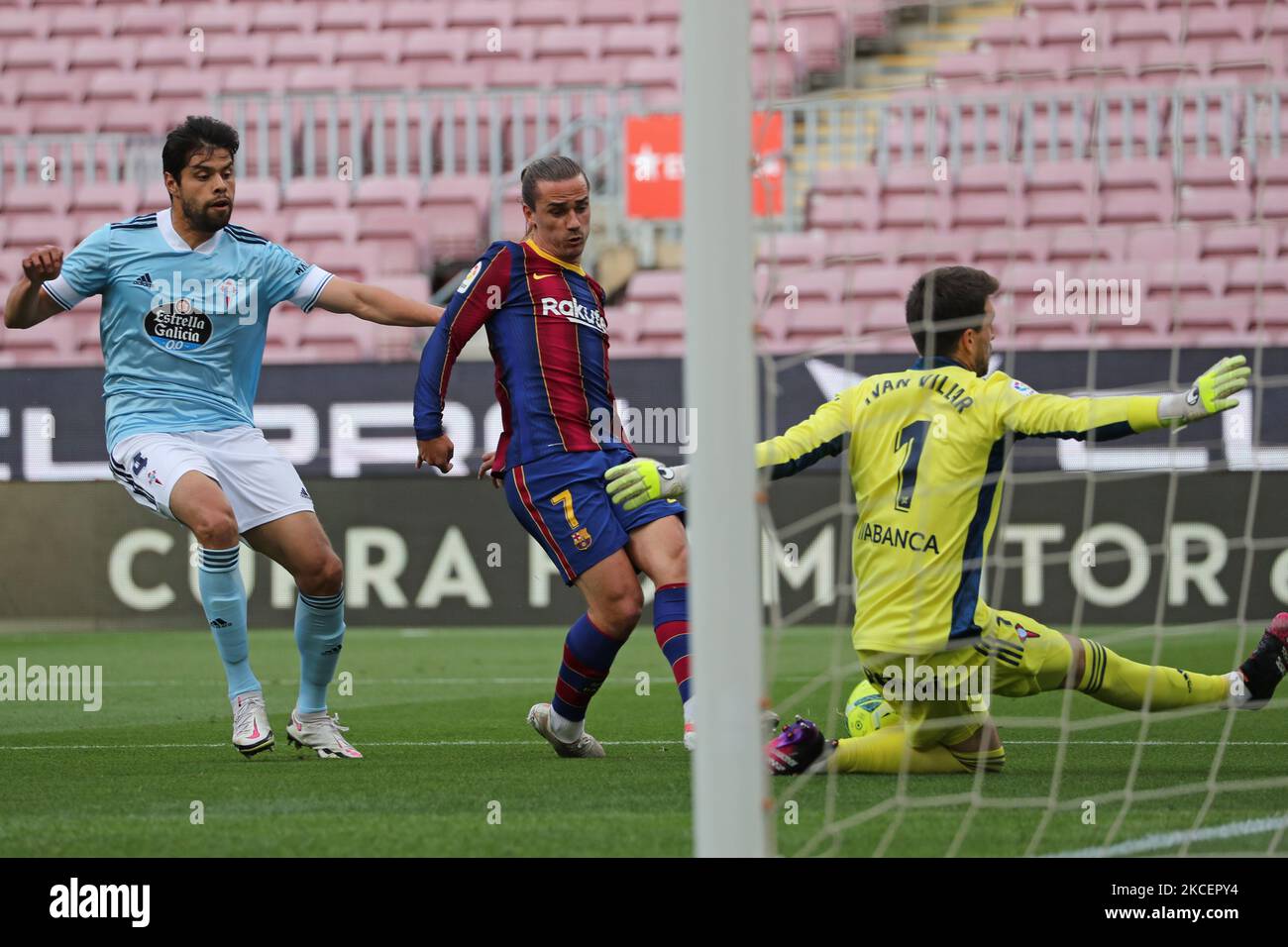 Antoine Griezmann, Nestor Araujo and Ivan Villar during the match ...