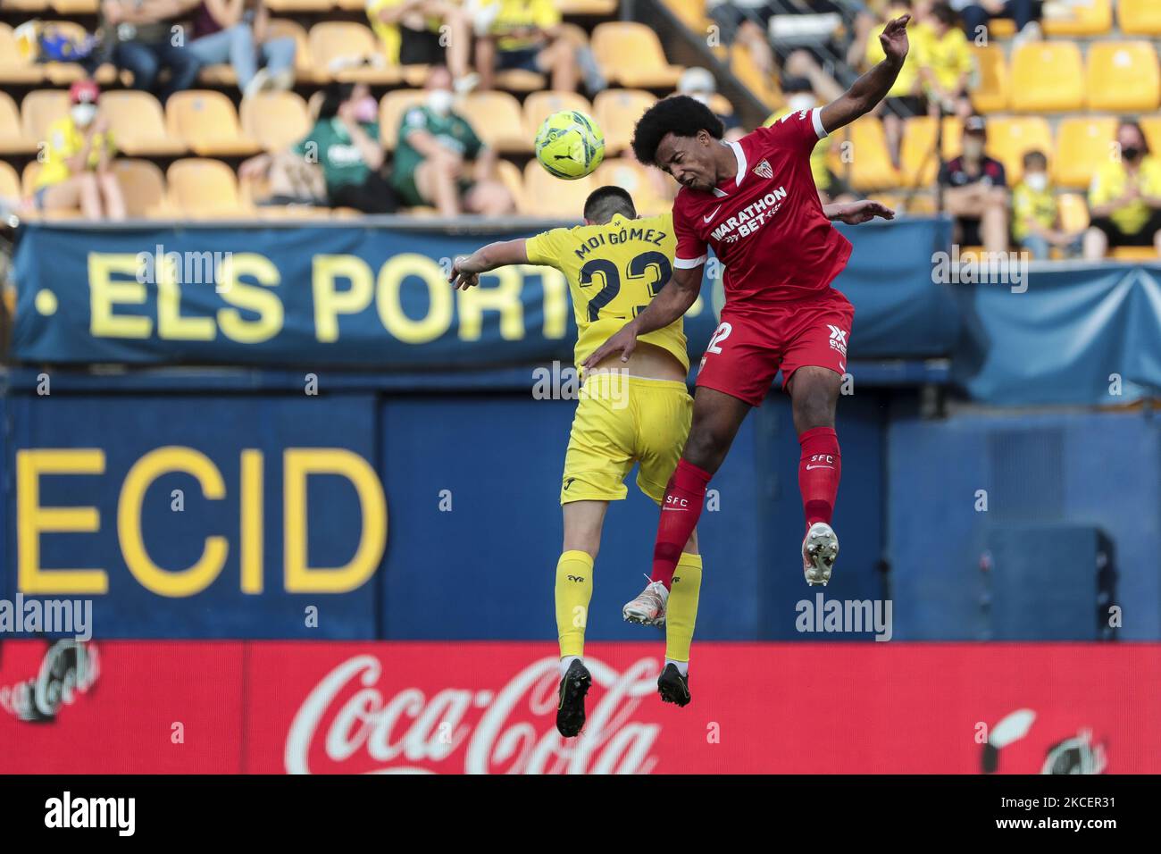 Villarreals moises gomez bordonado jumps hi-res stock photography and ...
