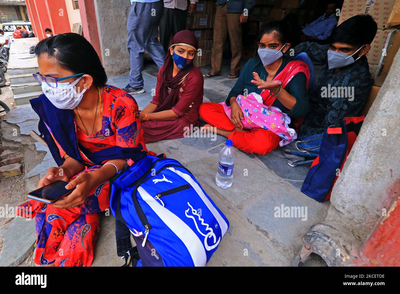 Urgent temporary basis hi-res stock photography and images - Alamy