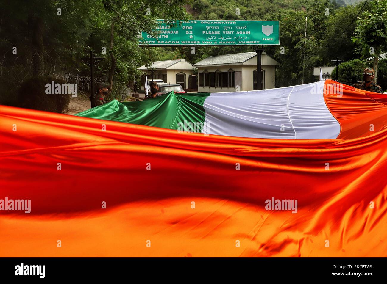 Indian Army Preparing to Install a 60 Feet Long Indian National Flag ...