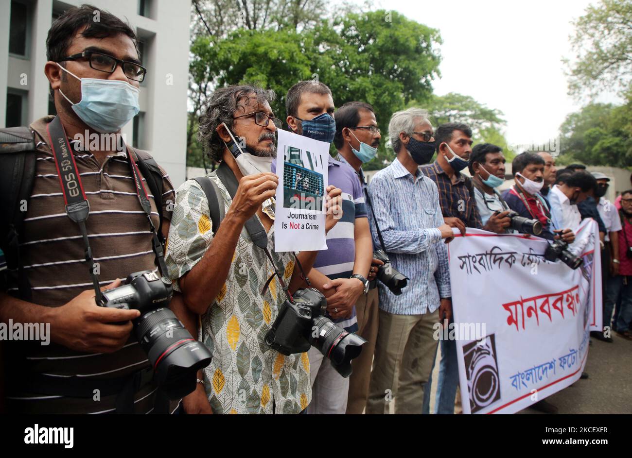 Journalists hold a demonstration in front of the Secretariat in Dhaka ...